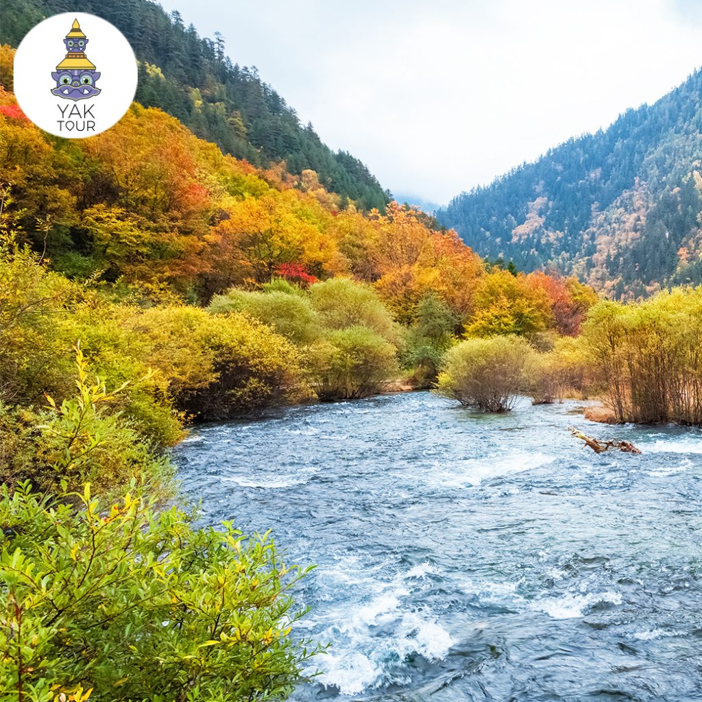 จิ่วจ้ายโกว เที่ยวจีน ชมใบไม้เปลี่ยนสีที่ดินแดนสวรรค์สามฤดู - Yaktour